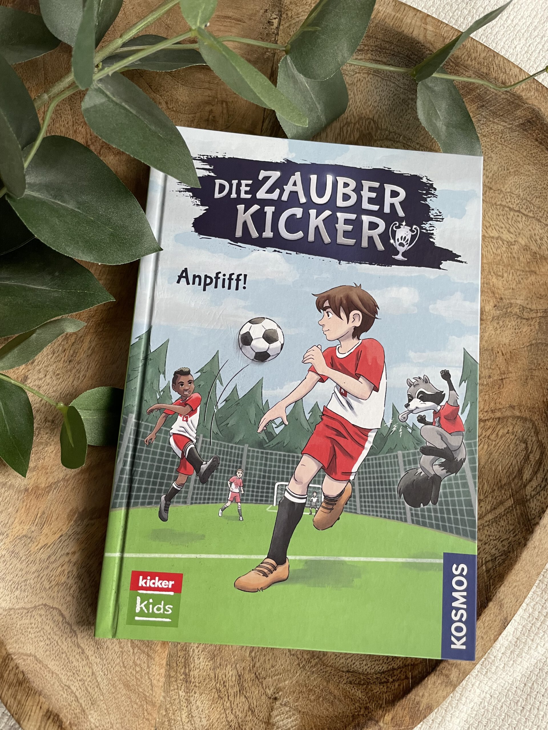{Rezension} Die ZauberkickerAnpfiff! (Bd. 1) – Leos Universum